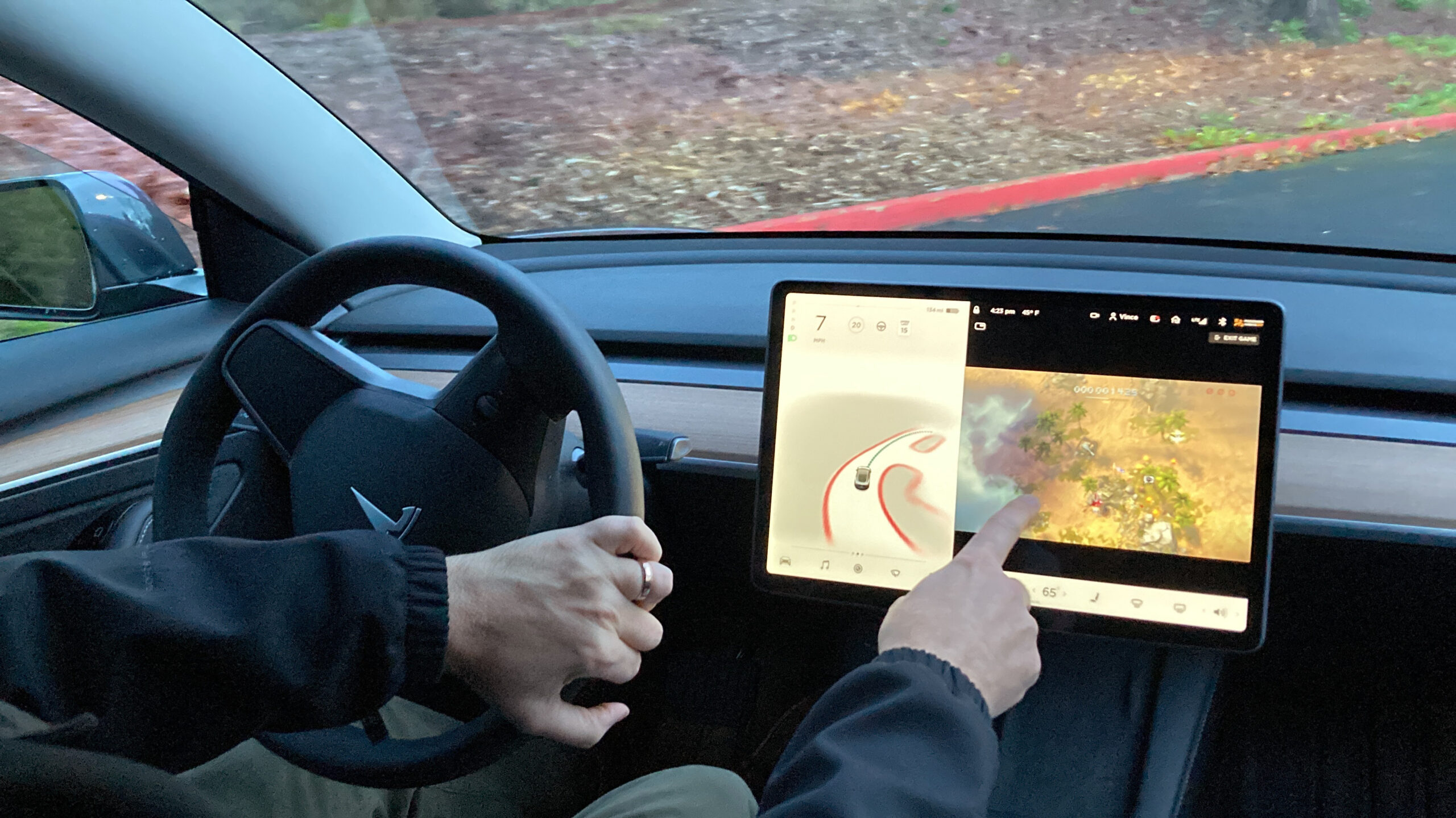 U.S. Probes Feature Allowing Drivers To Play Video Games in Moving Teslas